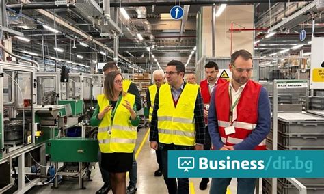 Министърът на иновациите и растежа Александър Пулев посети завода Шнайдер Електрик в Пловдив