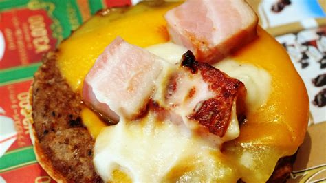 トリュフのソースと厚さ4cmのパティを使った「黒毛和牛ハンバーグステーキバーガー」や「角切りベーコン絶品チーズバーガー」をロッテリアで食べてき