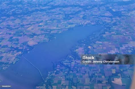 가 동안 콜로라도 캔자스 미주리 일리노이 인디애나 오하이오 웨스트 버지니아에 비행에 중서부 미국에 지형 풍경의 공중 전망 그랜드 작물 강 평야 산 및 조 경 패턴의 전망을