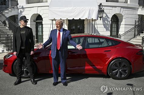 머스크와 모델s 시승 트럼프테슬라 공격시 테러로 처벌종합2보 연합뉴스