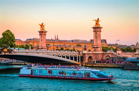 퐁 알렉산더 Iii 및 파리 프랑스에서 레 Invalides에 아름 다운 일몰 보기 0명에 대한 스톡 사진 및 기타 이미지 0명 강 강둑 Istock