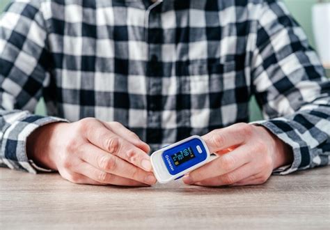 Premium Photo A Man Checking Oxygen Level At Home With Home Oximeter Patient Measuring The