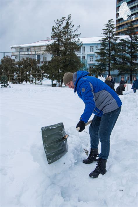 ბათუმის ️🌨️ დღეს სტუდენტებმა პროფესორებმა და ადმინისტრაციის წარმომადგენლებმა ერთად იზრუნეს