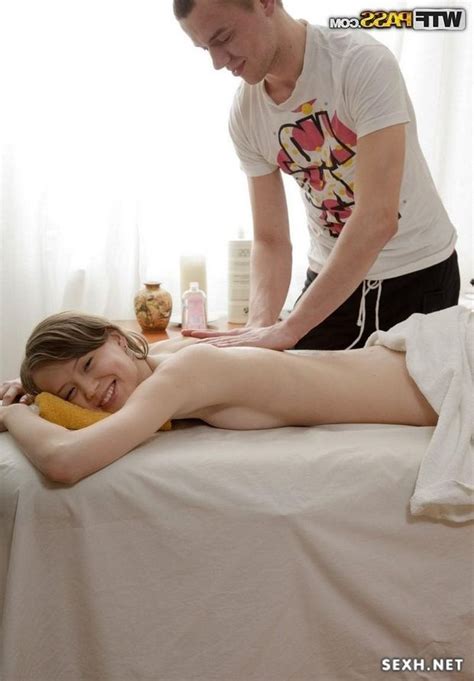 Парень трахнул худую клиентку Pic