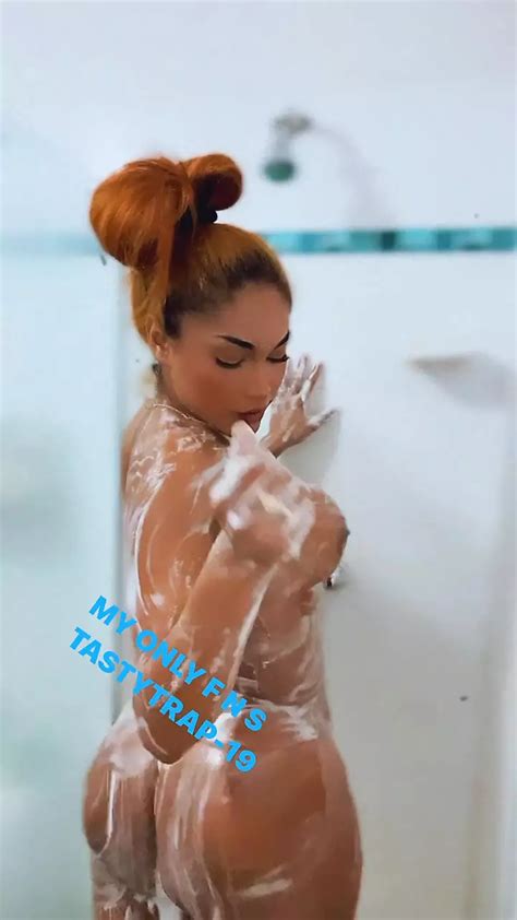 Young Shemale In The Shower Xhamster