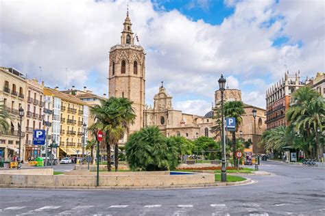 5 Of The Most Emblematic Plazas To Visit In Valencia