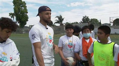 Stephen Curry Surprises Oakland Students For Play Day Active