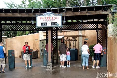 The Evolution Of Disney Fastpass Fastpass Genie And Lightning Lane