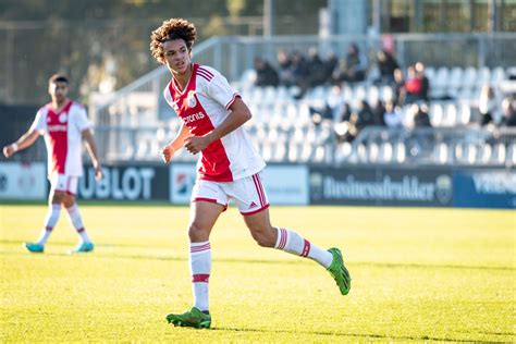 Kweekvijver Vermakelijk Jeugdvoetbal Voorkomt Ajax Loze Periode Tijdens WK