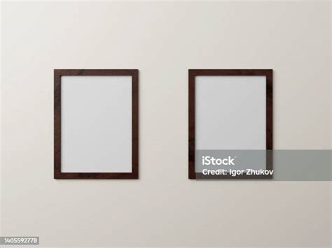 수직 간단한 프레임 모형 벽에 매달려있는 두 개의 수직 어두운 나무 빈 프레임은 흰색으로 칠해졌습니다 디자인을위한 빈 사진 프레임 모형 3d 렌더링 그림 0명에 대한 스톡