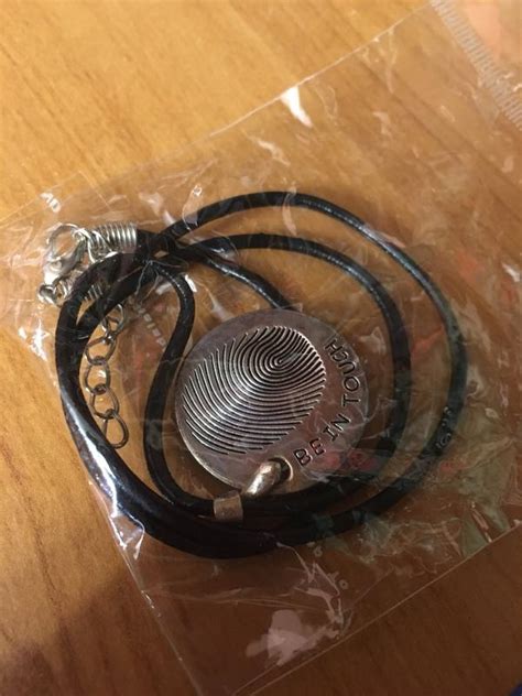 Кулон відбиток пальця Be In Touch — ціна 45 грн у каталозі Кулони Купити аксесуари за доступною