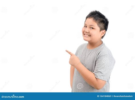 Ragazzo Grasso Che Punta Le Dita In Isolamento Fotografia Stock Immagine Di Gioia Uomo