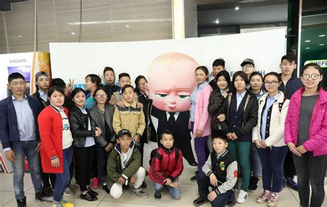 Тусгай сургуулийн 20 сурагч үнэгүй кино үзэв