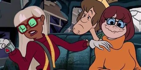 Scooby Doo Trechos De Novo Filme Da Franquia Confirmam Que Velma L Sbica Pheeno