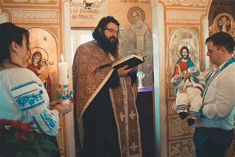 Переродження до нового життя і залучення до віри чи можна на Великдень хрестити дитину Читайте