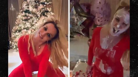 Britney Spears Celebrates Holidays Birthday With Face Full Of Cake