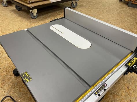 Zero Clearance Einsatz -Hellgrau- für Dewalt DWE7492 – bp-tools.de