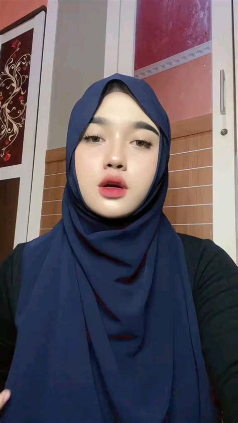 Pin oleh cukcuk di Beautiful hijab | Gaya hijab, Orang cantik, Gadis-gadis cantik