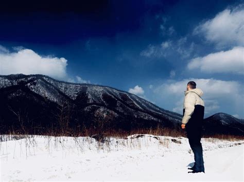 عکس پروفایل پسرانه و مردانه شیک در طبیعت زمستانی و برفی