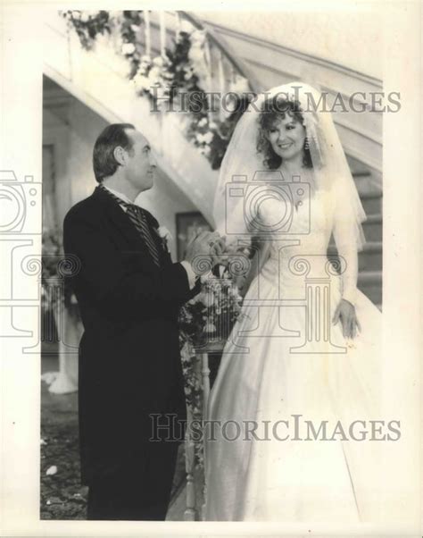 1992 Craig T Nelson And Shelley Fabares In Coach Mjp24570