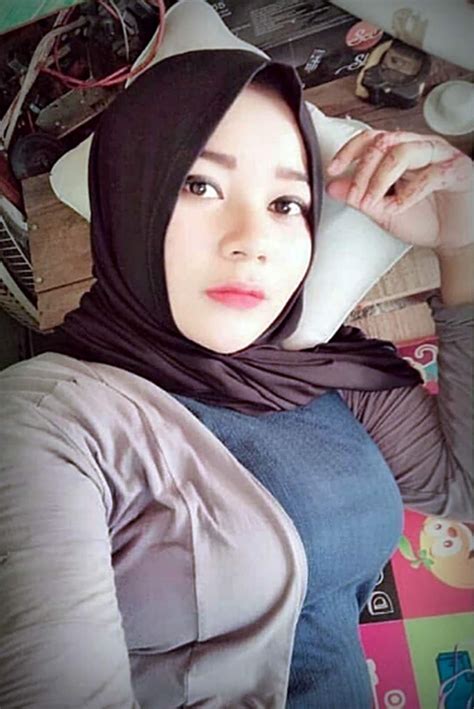 Tante Bohay Berhijab Cantik Susu Besar