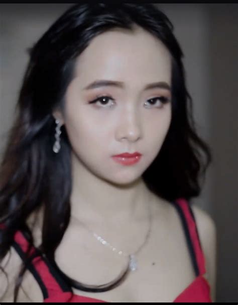 လူမှုကွန်ယက်တွေပေါ်မှာ ကြည့်ရှုသူများပြားနေတဲ့ ၁၈ နှစ်အောက် မကြည့်ရ ဆိုတဲ့ သီချင်းလေးတစ်ပုဒ