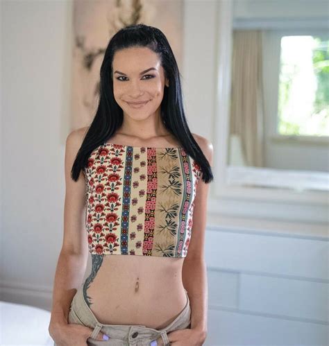 Eden Sinclair She Likes Fashion