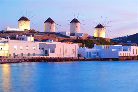 여름에 그리스에서 미코노스 마을의 유명한 랜드 마크의 아름다운 풍경전망 거리에 대한 스톡 사진 및 기타 이미지 거리 건축 경관 Istock