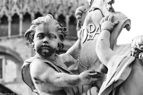 배경 화면 신전 화이트 검은 단색화 이탈리아 천사 삽화 동상 투스카니 기념물 미술 작은 손 인간의 근육 피사 토스카나 가슴 검정색과 흰색