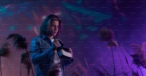 메타버스 디지털 사이버 월드 기술 증강 현실 게임을 하는 가상 현실 Vr 고글을 쓴 남자 미래 지향적인 라이프스타일 사진