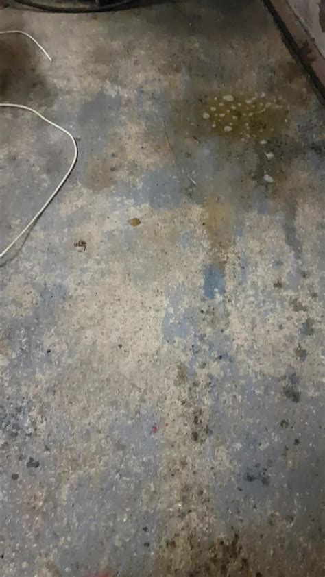 Guy Pisses In The Garage Thisvid Com