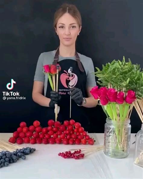 съедобный букет из клубники Фруктовые съедобные композиции Съедобные подарки своими руками
