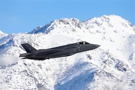 52 F 35 Listos Para La Guerra El Ejercicio Aéreo Que Muestra Parte Del Poderío Militar Absoluto