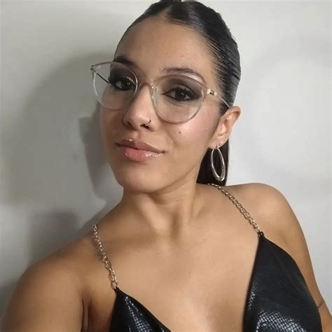 Melani Melaniicoronel On Threads