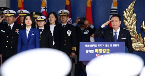 尹 세종대왕함 지휘실 방문 軍통수권자로서 뿌듯…세금 아깝지 않다