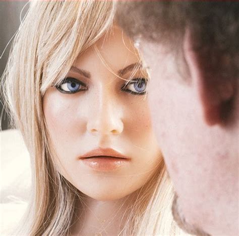 Hace Ocho A Os Que Vive En Pareja Con Una Mu Eca Sexual
