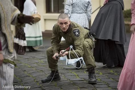 Oddball معنی تخصصی در دیکشنری آبادیس