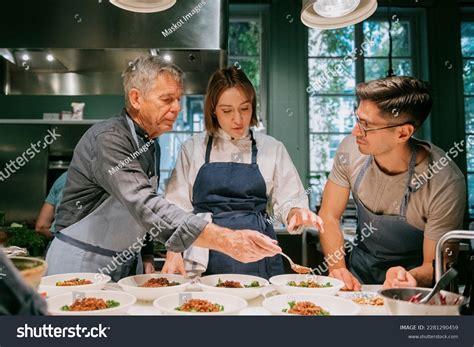 10 420 546 흰색 반다나 이미지 스톡 사진 및 벡터 Shutterstock