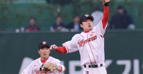 [포토] 2루 훔치는 이종욱 가랑이 사이로~