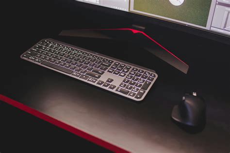 키보드를 치는 손의 클로즈업 · 무료 스톡 사진