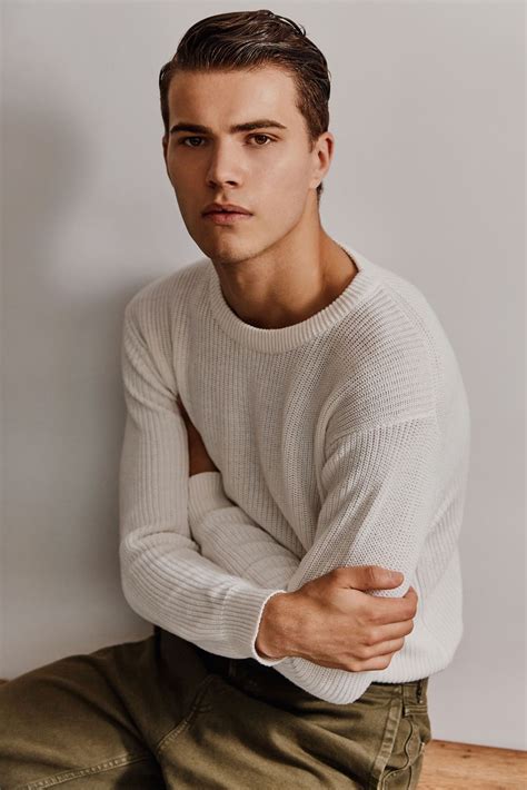 Crew Warner Louie Robert