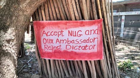 လက်ပံတောင်းတောင် ပင်မသပိတ်မှ စစ်အာဏာရှင် ဆန့်ကျင်ရေး စာတန်းချိတ်ဆွဲ Khit Thit Media