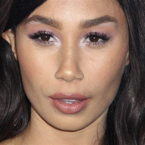 Eva Gutowskis Makeup Photos And Products Steal Her Style