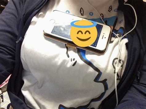 가슴에 폰 얹기 인증 인스티즈instiz 이슈 카테고리