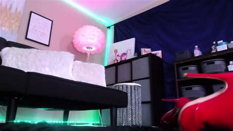 Milf Sabrosa En Botas Rojas