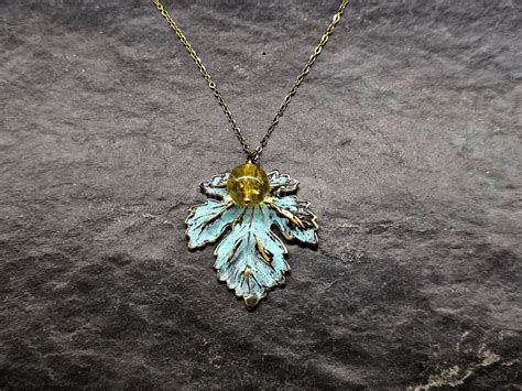 ყელსაბამი ვაზის ფოთოლი ციტრინის ქვებით ხელნაკეთი ბრინჯაო მეორადი და ახალი ნივთების ყიდვა