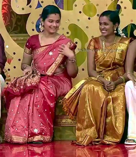 Haripriya Vignesh Tamil Tv Actress Hot Saree Navel Game Show 2