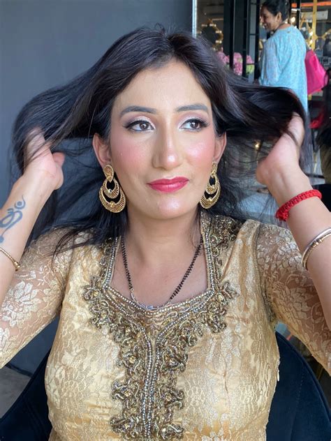 priyanshi singh makeup artist and hairstylist near dwarka delhi makeupwale
