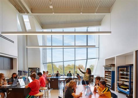 Valerio Dewalt Train Creates Angular Arts Building In Chicago