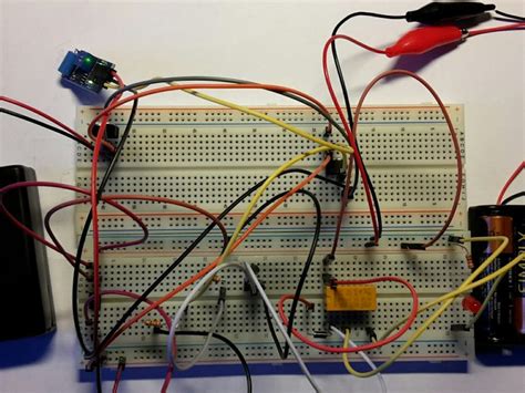 attiny85 volt regulator 7805 vibration sensor with relay